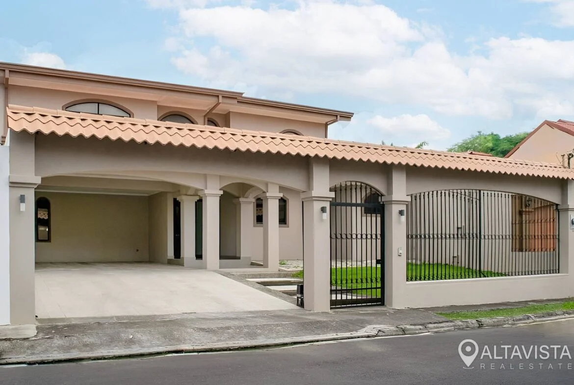 Casa en venta en Pozos De Santa Ana — USD 425,000 | Propiedades CR
